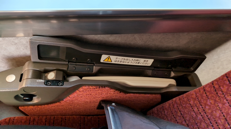 ＜2024年最新＞近鉄南大阪線・吉野線汎用特急の最新型車両、「16600系」を徹底解説！座席・コンセント・トイレなどを紹介！ - uwemaの日記