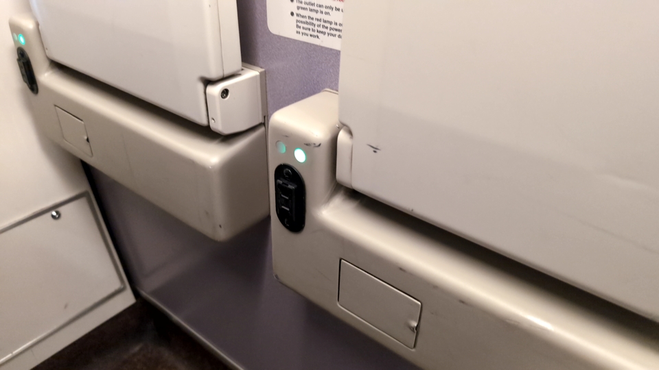 ＜2024年最新＞大阪と北陸を結ぶ特急サンダーバードを解説！敦賀からの接続や車内の様子も紹介！ - uwemaの日記