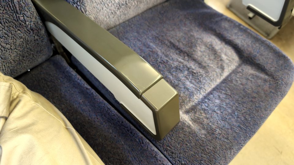 ＜2024年最新＞瀬戸内を走る特急しおかぜ・いしづち（8000系）の自由席車内を徹底解説！ - uwemaの日記