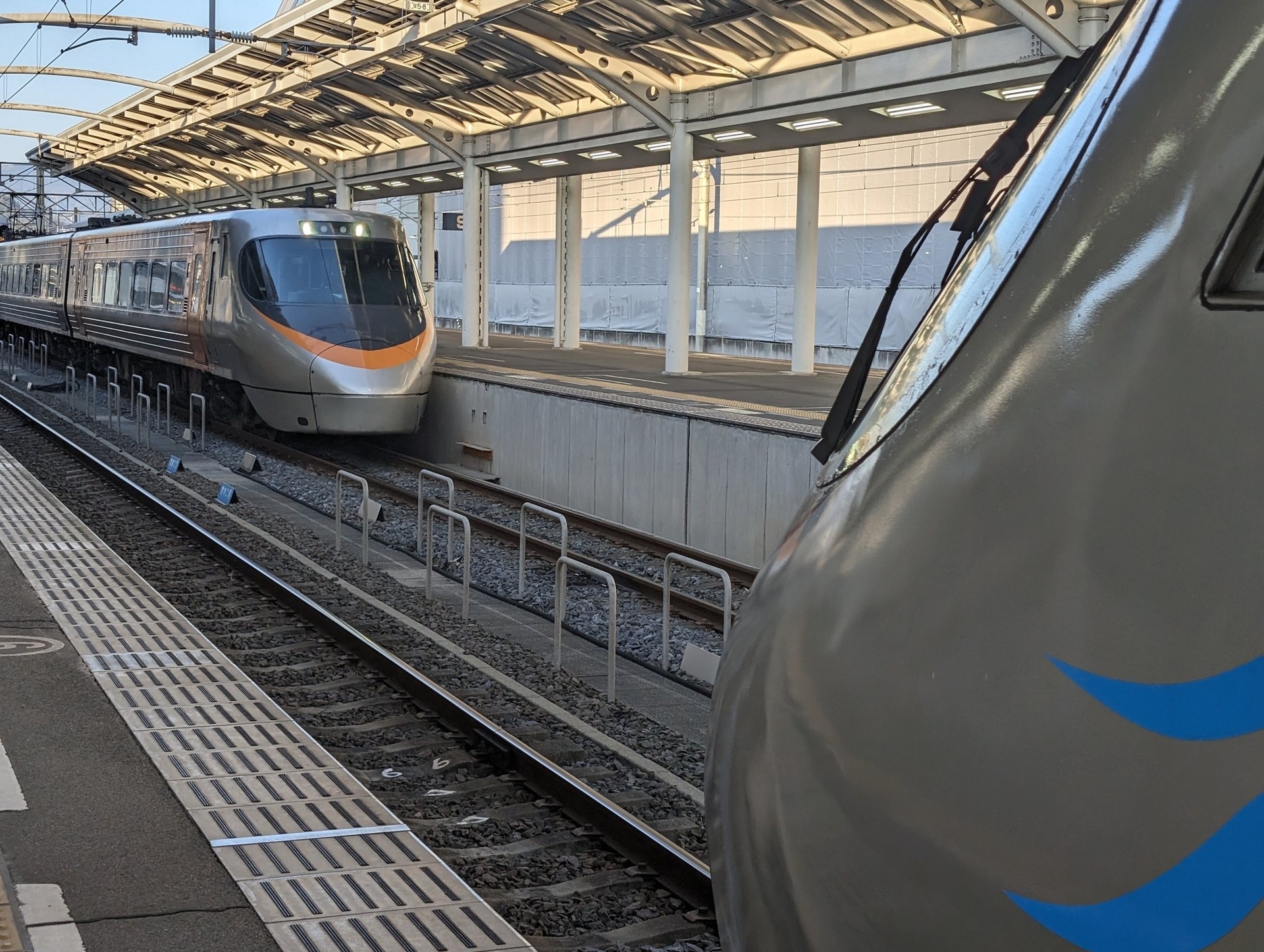 ＜2024年最新＞瀬戸内を走る特急しおかぜ・いしづち（8000系）の自由席車内を徹底解説！ - uwemaの日記