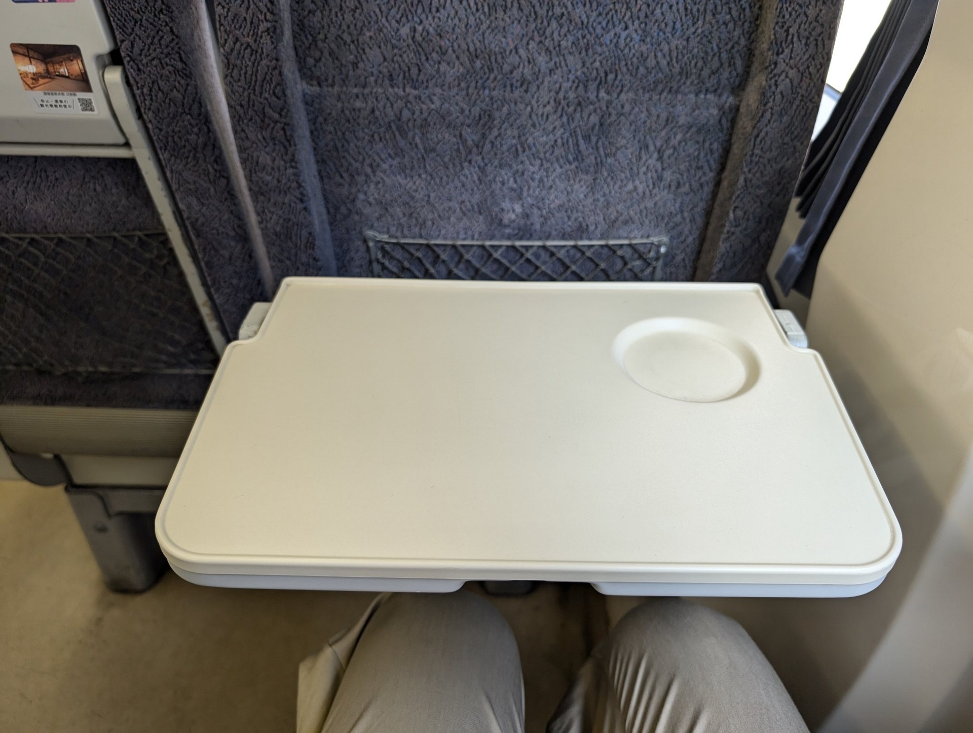 ＜2024年最新＞瀬戸内を走る特急しおかぜ・いしづち（8000系）の自由席車内を徹底解説！ - uwemaの日記