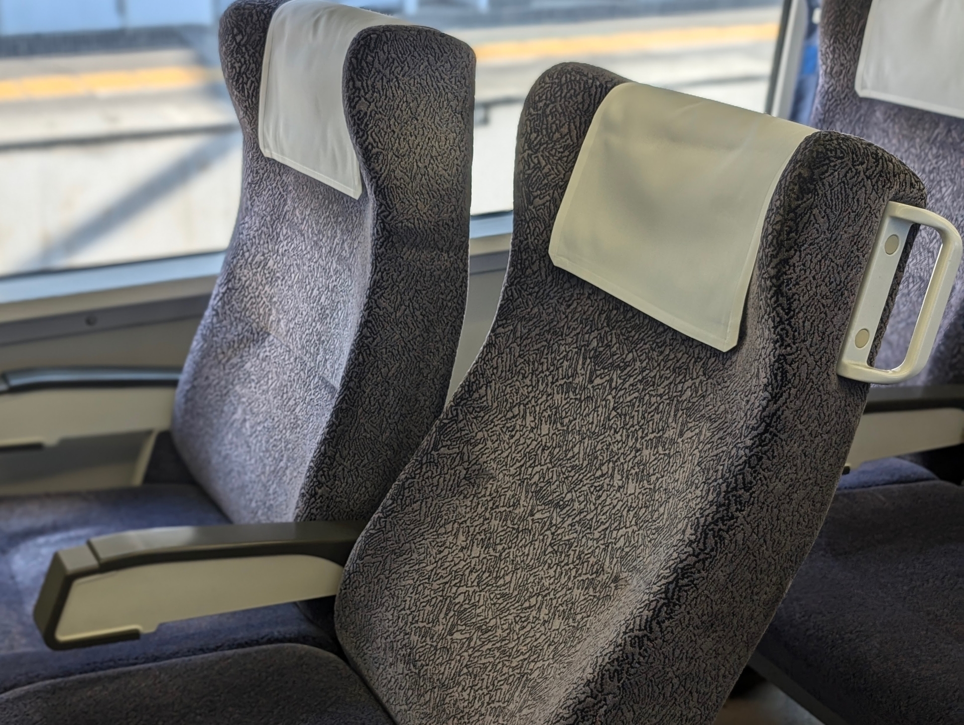 ＜2024年最新＞瀬戸内を走る特急しおかぜ・いしづち（8000系）の自由席車内を徹底解説！ - uwemaの日記