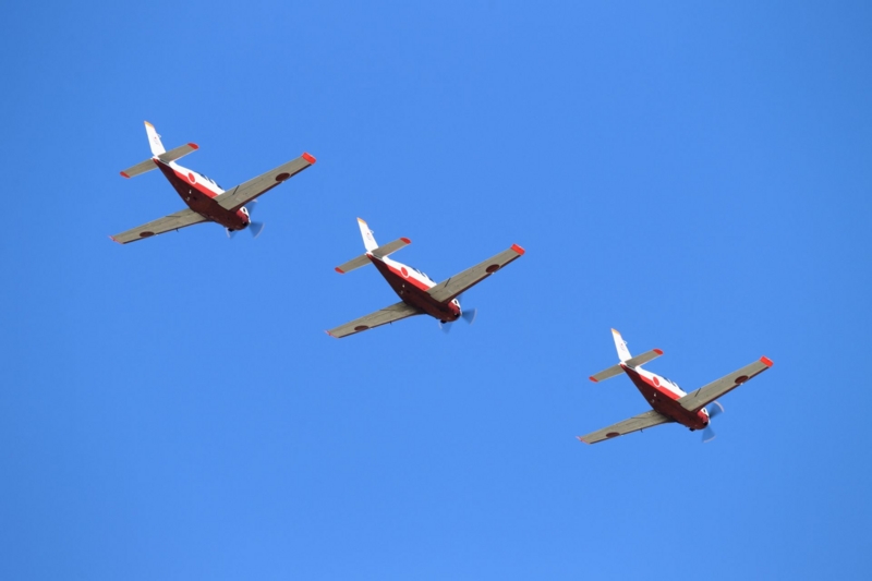 Trail Formation - Photographs of Aircraft or