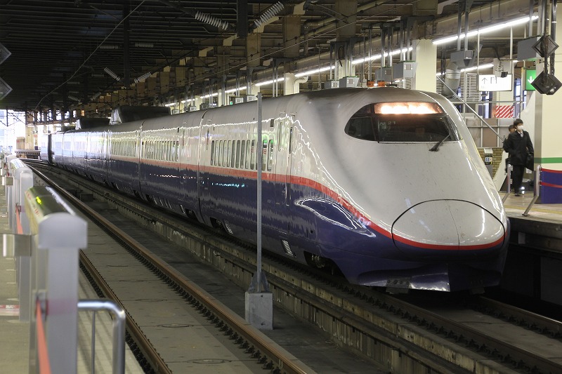 「East i-N〈E2系(N21)＋E926-13(East i)〉」通常検測・安中貨物・OM出場 in大宮駅 - わらよのブログ