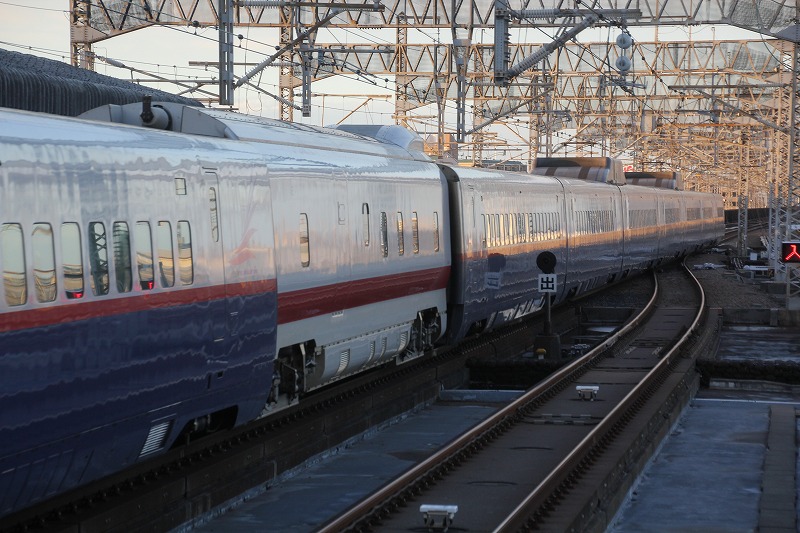 「East i-N〈E2系(N21)＋E926-13(East i)〉」通常検測・安中貨物・OM出場 in大宮駅 - わらよのブログ