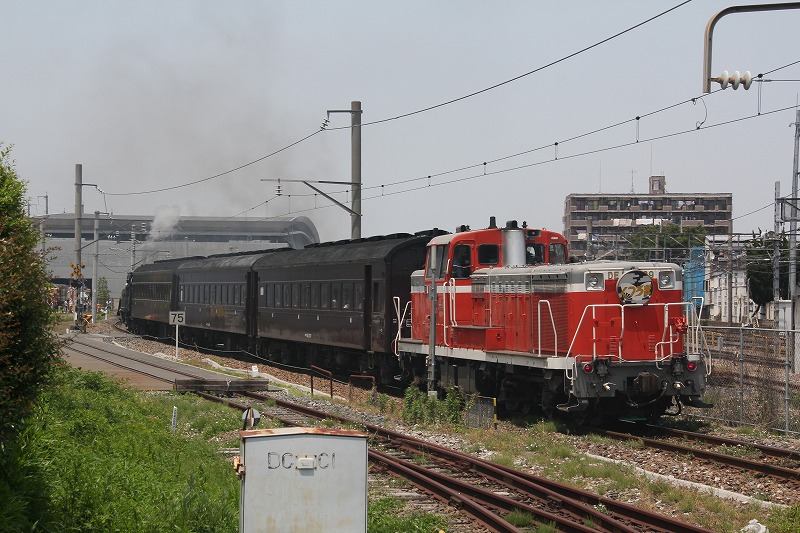 試乗会列車(C12 66＋旧型客車＋DE10 1099) in鉄道博物館付近・工場裏踏切 - わらよのブログ