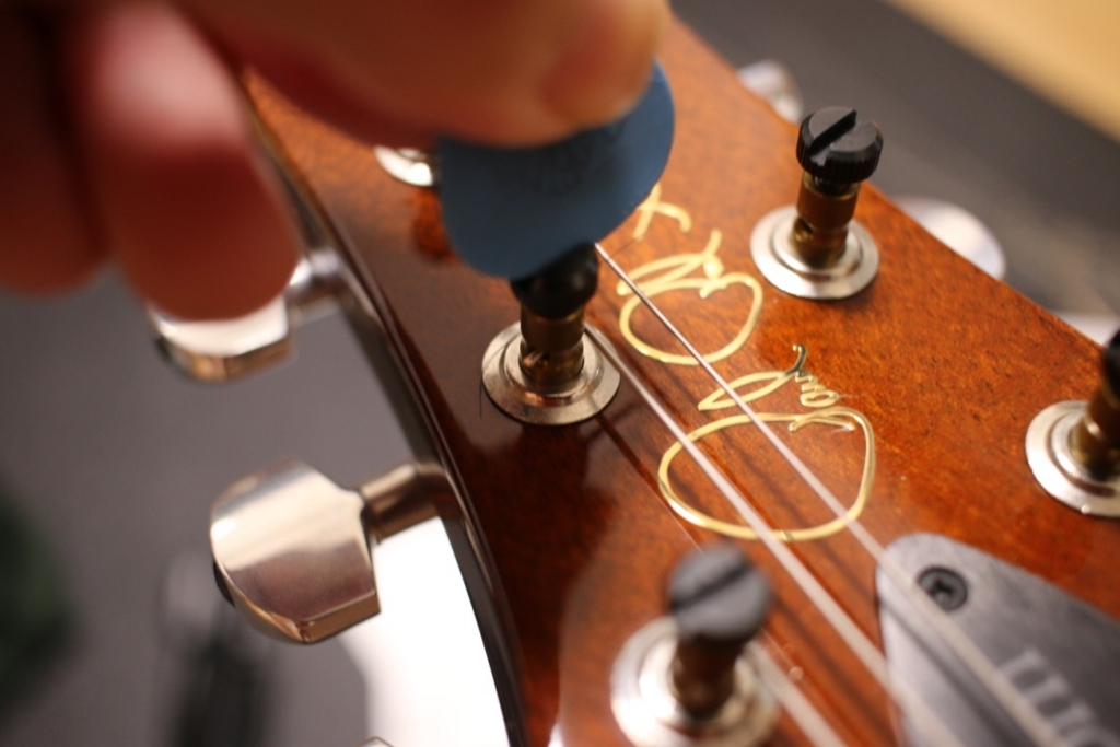 ギターの弦を交換する - ワッサンの平凡で堅実な生活ブログ