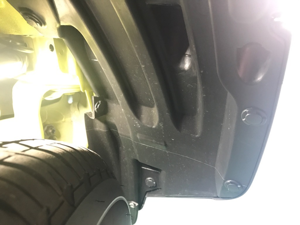 スズキ ジムニー JB64 フォグランプをイエローバルブに交換してみました！ - 小さな街の整備士日記