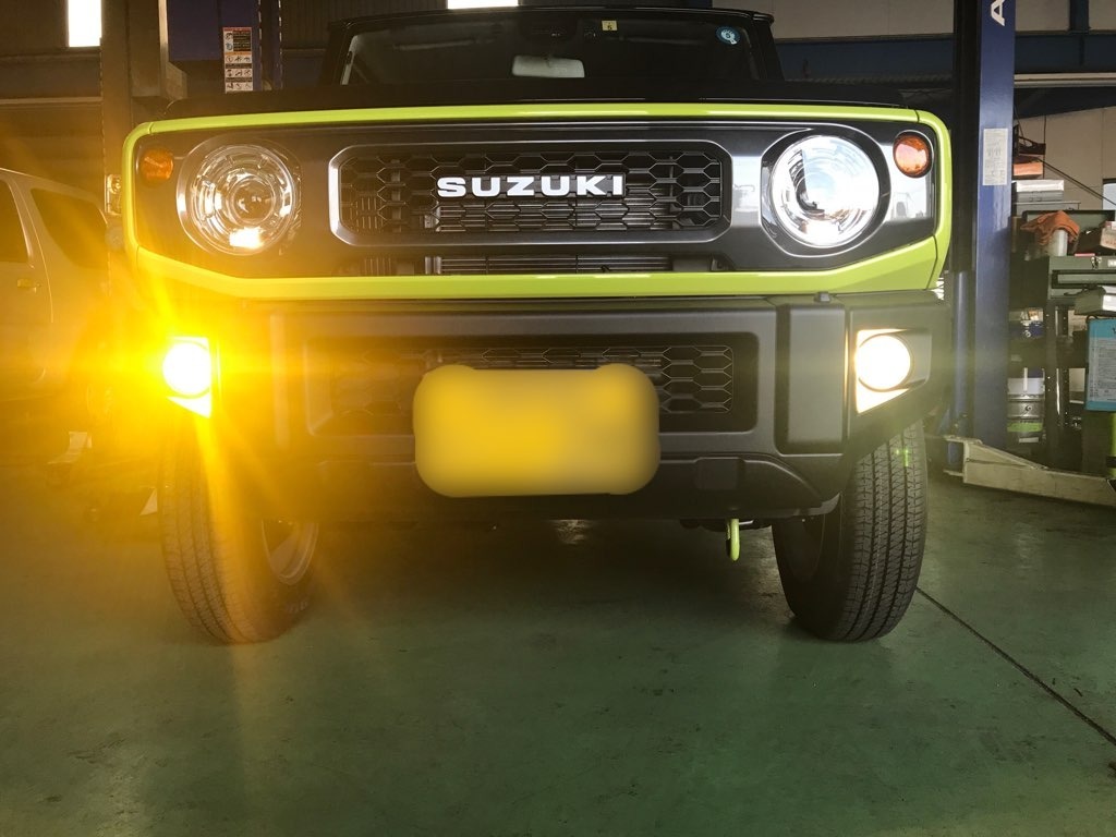 スズキ ジムニー JB64 フォグランプをイエローバルブに交換してみました！ - 小さな街の整備士日記