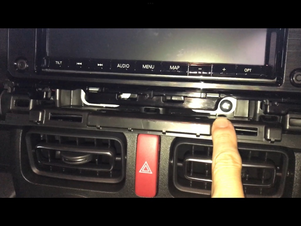 スズキ ジムニー JB64 純正ナビでも走行中にテレビやDVDが見れるように配線加工してみました！ - 小さな街の整備士日記