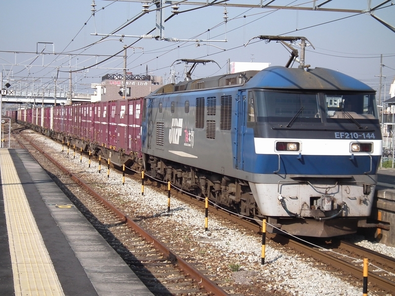 EF210-144 (吹田機関区所属) - 海峡を越えた先には