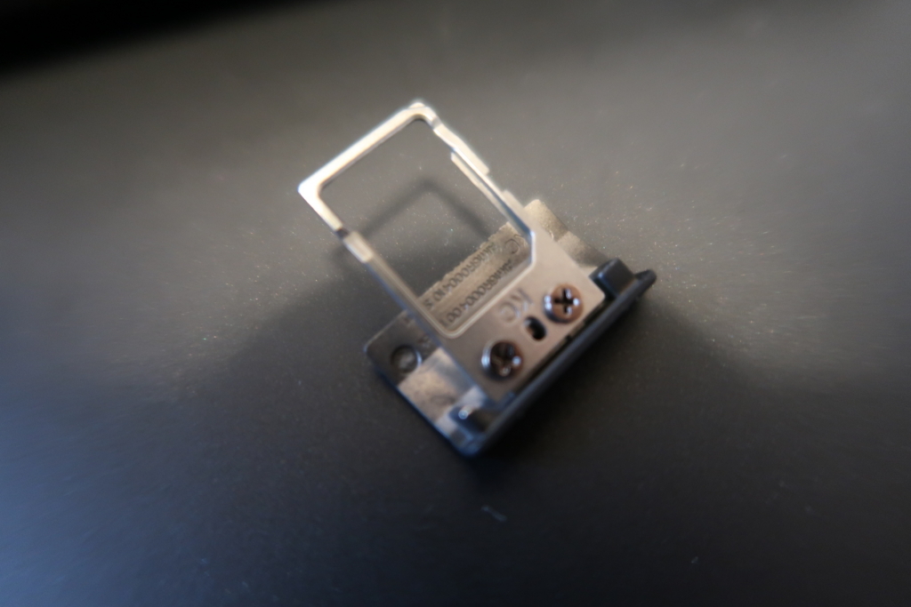 ThinkPad X1 Carbon(2018年型、第6世代)のmicro SDXCは取り外さない前提で使うということか - ThinkPad ...