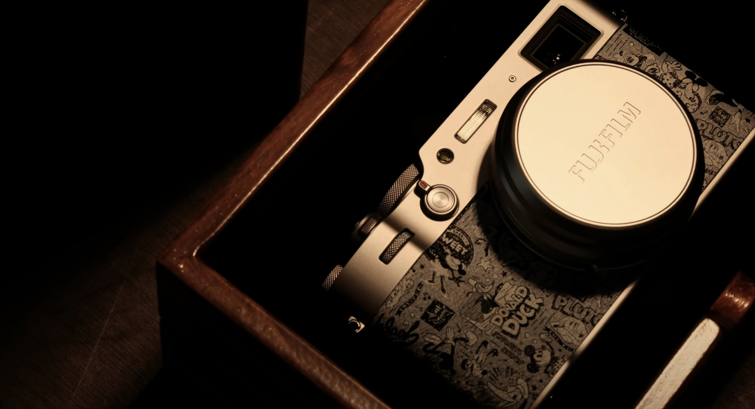 【富士フイルム】ディズニー100周年を記念して「Disney Fujifilm X100V」が登場！ - バイクとカメラのある暮らし