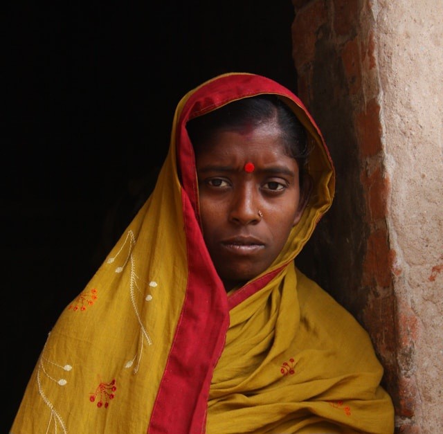 Bindi – The Mystery of the Red Mark on Indian Foreheads: Unveiling the ...