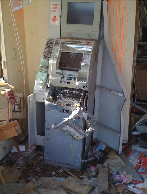 個別「セブン銀行のATMが震災のどさくさで破壊」の写真、画像 - yonta24's fotolife