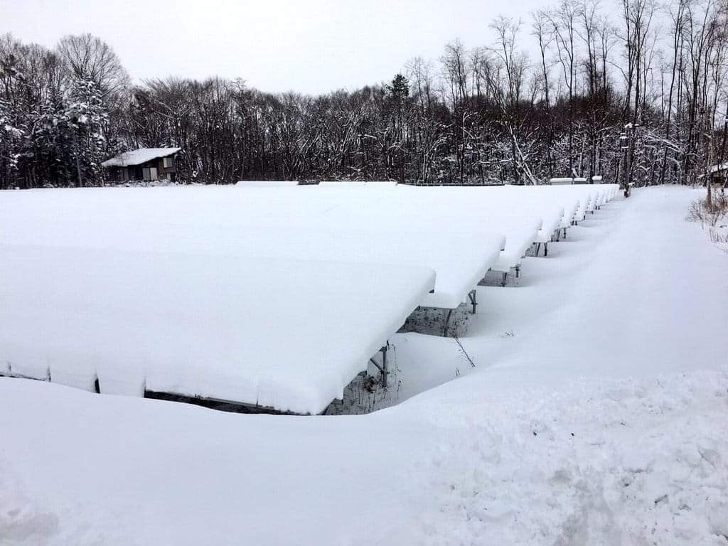 北海道の積雪しているメガソーラーや太陽光発電パネルをX(旧Twitter)に投稿している人多いですが良く見れば日本企業製パネルやサンシャイン ...