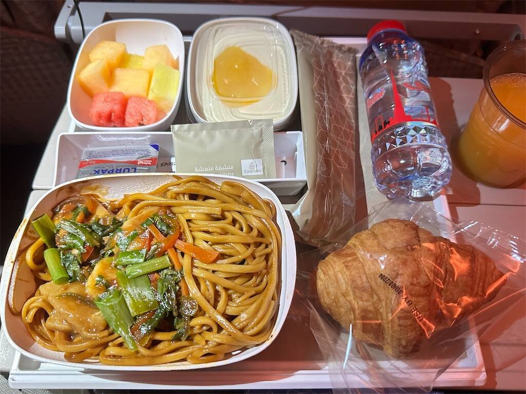 【旅行記】エミレーツ航空でモロッコへ（成田からドバイ経由でカサブランカへの飛行機）｜KE0751/EK319/EK752/EK0318、機内食 ...