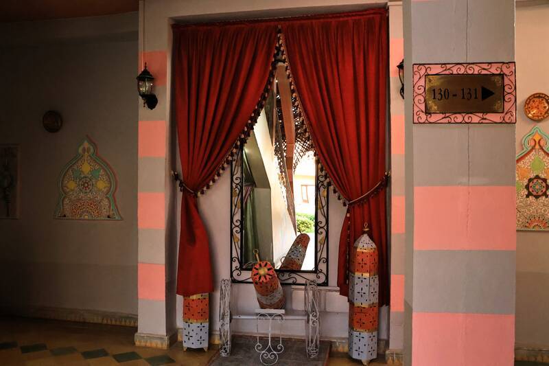 【モロッコ宿泊記】写真映えスポット多数！ピンクが可愛いフォトジェニックホテル「Hôtel Complexe le Fint ...
