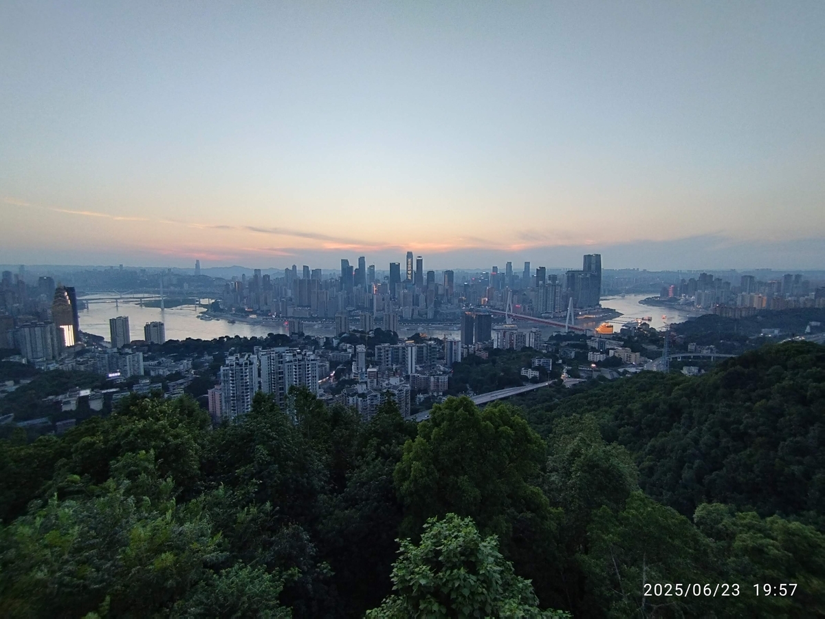 重慶 南山一棵樹（展望塔）からの夜景 - おまけの会社員生活《ハケンの品格》