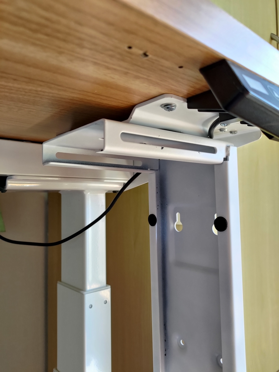 【レビュー】FLEXISPOT PCホルダー CH2B、PCケース吊り下げ - 高等遊民になる