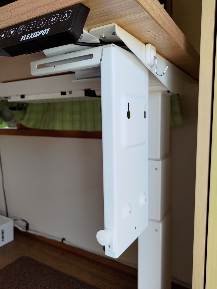 【レビュー】FLEXISPOT PCホルダー CH2B、PCケース吊り下げ - 高等遊民になる