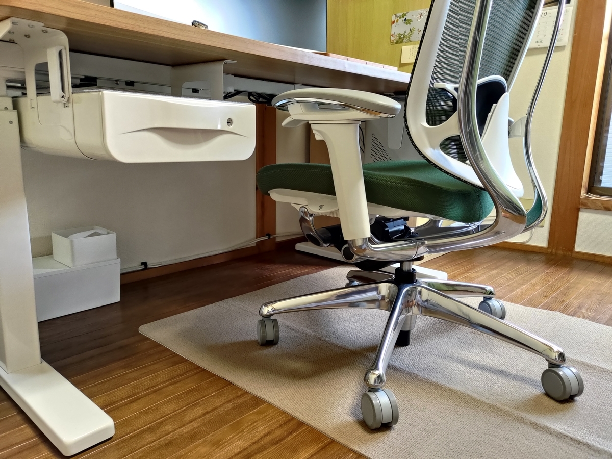 【レビュー】FLEXISPOT PCホルダー CH2B、PCケース吊り下げ - 高等遊民になる